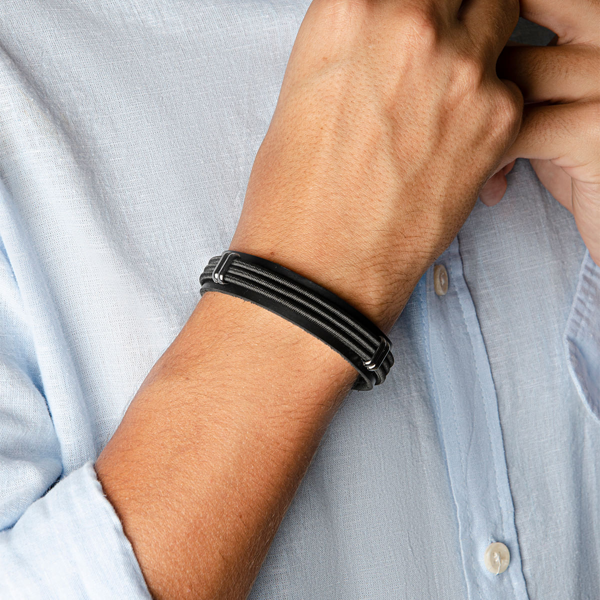 Pulseira Masculina em Couro Preta Metálicos | Ferracini - Ferracini